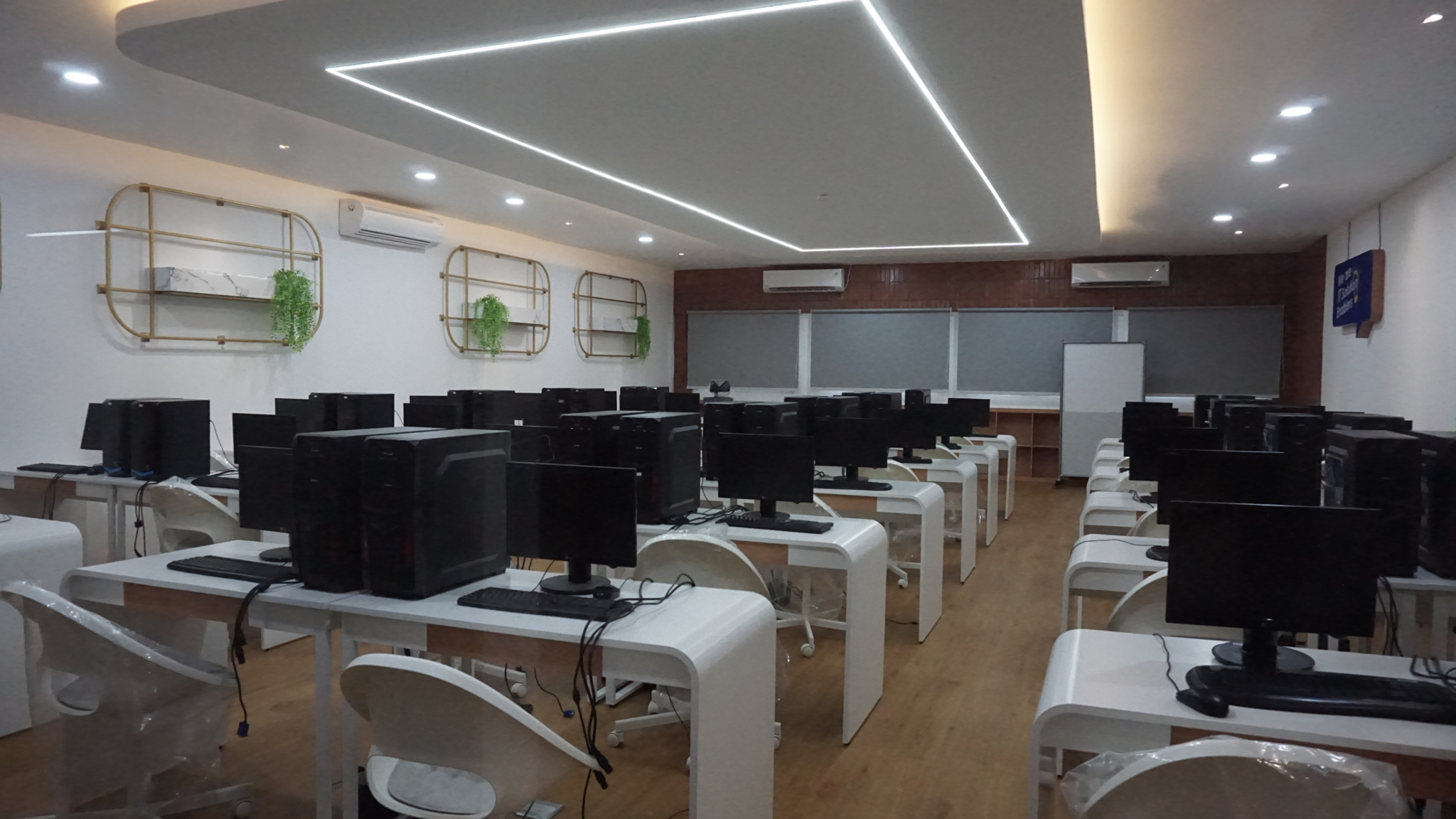 Laboratorium - Jurusan Informatika - Fakultas Teknologi Industri ...